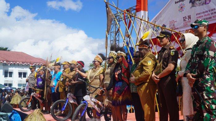 Foto-foto Kemeriahan Festival 12 Suku Asli Yahukimo Papua Pegunungan ...