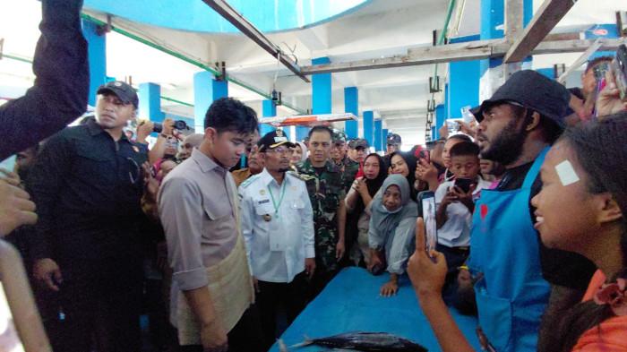 Momen Unik Wapres Gibran Disambut Nyanyian Rohani dan Lagu Berbahasa ...