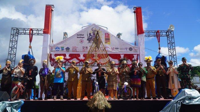 Foto-foto Kemeriahan Festival 12 Suku Asli Yahukimo Papua Pegunungan ...