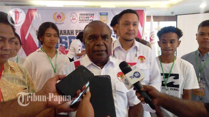 Romanus Mbaraka Nahkodai ISSI Papua, Begini Terobosan ke Depan - Tribun ...