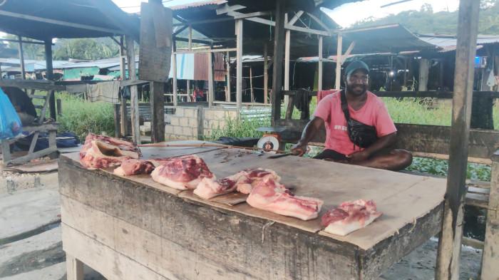 Meski Harga Tembus Rp200 Ribu, Minat Beli Daging Babi di Jayapura Tetap ...