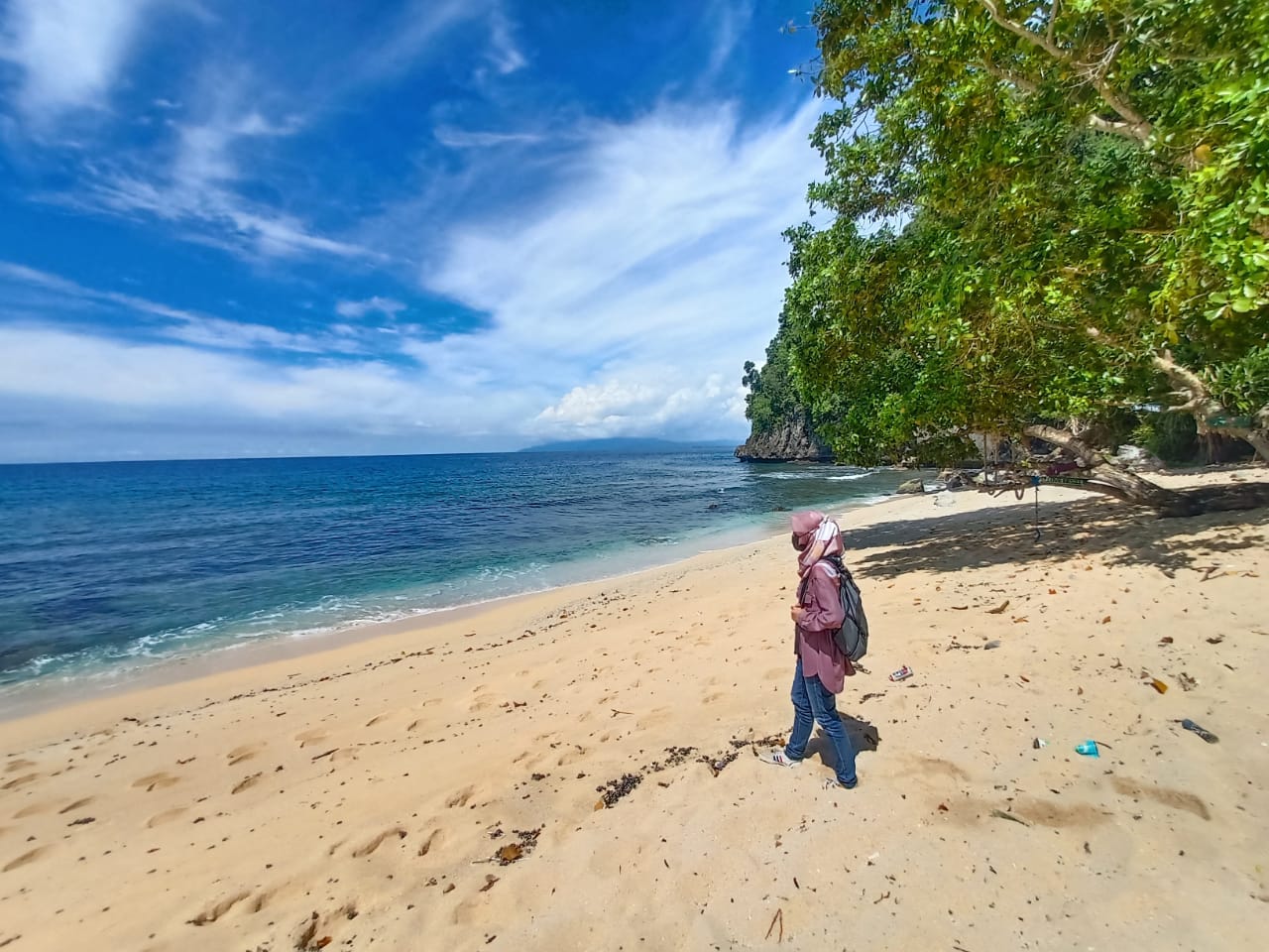 Wisata Jayapura: Menikmati Indahnya Pantai Base G yang Punya Nilai ...