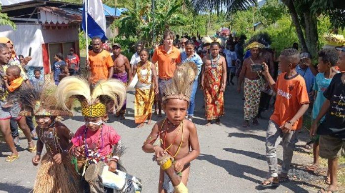 WNA Belanda Dua Bulan Jelajahi Papua, Daan Goppel: Papua Surga Kecil ...