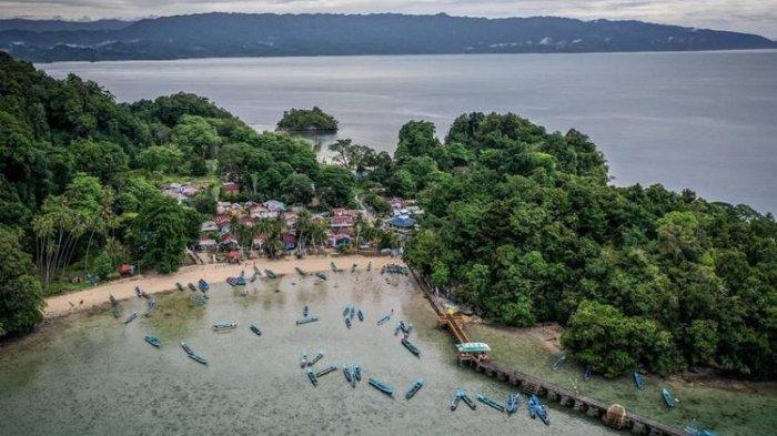 Mirip Raja Ampat, Begini Indahnya Pesona Wisata Bahari Desa Ugar di ...