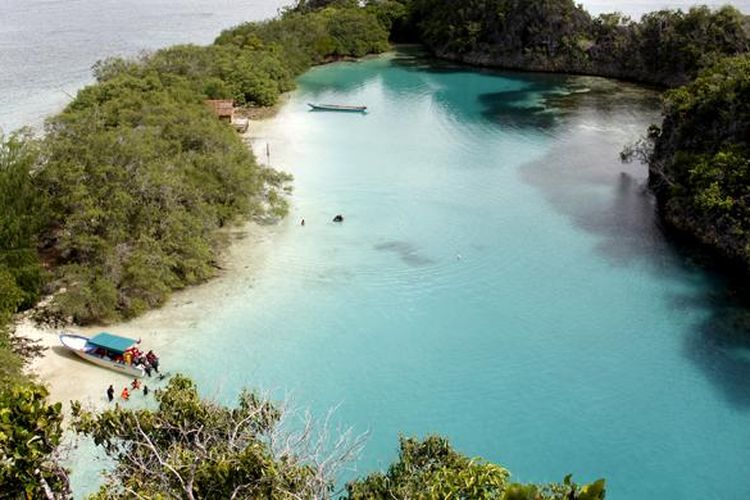 Indahnya Pulau Rufas di Raja Ampat, Jadi Surga para Petualang - Halaman ...