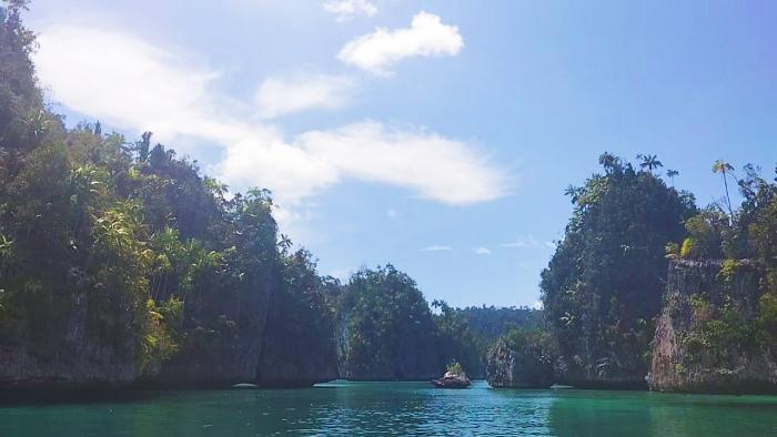 Daya Tarik Teluk Triton di Kaimana Papua Barat, Menyusuri Lautan di ...