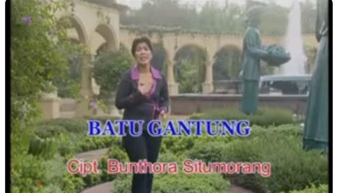 Lirik Lagu Batak Lama Batu Gantung Voc Rita Butar-Butar Plus Kunci ...