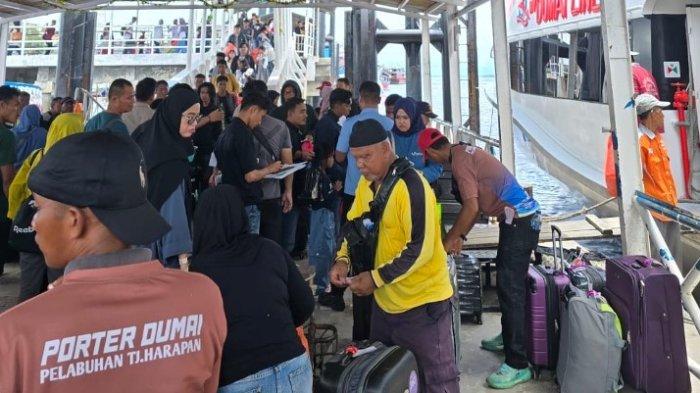 Puncak Arus Balik di Pelabuhan Tanjung Harapan Selatpanjang Capai 5.000 Penumpang ...