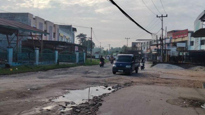 Jalan Sepakat di Kulim Pekanbaru Penuh Lubang Sepanjang 100 Meter ...