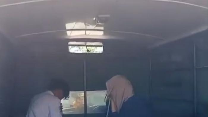 Sepasang Siswa SMA Kepergok di Mobil Bergoyang, Parkir di Halaman Mesjid - Tribunpekanbaru.com