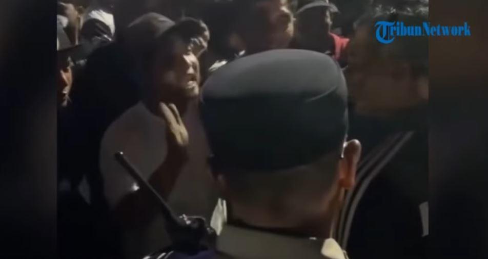 Video: Diwarnai Adu Mulut, Karnaval Sound Horeg di Kediri Dibubarkan Polisi - Tribunpekanbaru.com