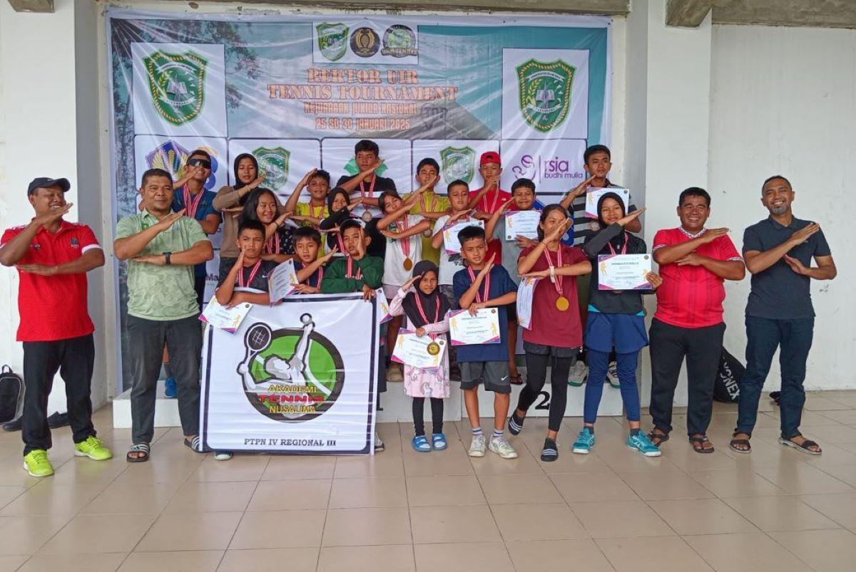 Atlet Tenis Junior PTPN IV Regional III Juara Umum Kejurnas Series II ...
