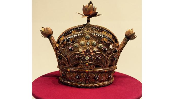 Mahkota Sultan Siak Dibikin Pengrajin dari Jawa, Terbuat dari 2 Kg Emas ...