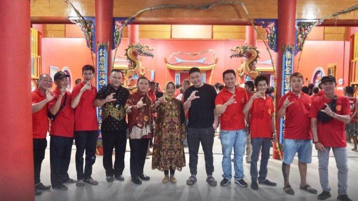 Bupati Erlina Hadiri Acara Penempatan Altar Yayasan Tri Dharma Mempawah - Tribunpontianak.co.id