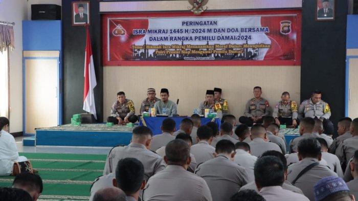 Polres Sekadau Gelar Peringatan Isra Miraj 1445 H dan Doa Bersama Pemilu Damai Tahun 2024 ...