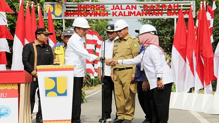 Dikunjungi Presiden Jokowi, Bupati Erlina Sampaikan Harapan Bantuan Pembangunan di Mempawah ...