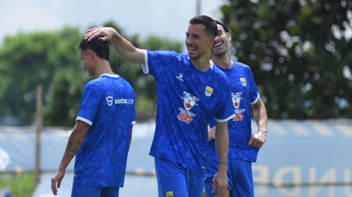 Live Score Hasil Persib Bandung vs Persebaya Surabaya Super League 2025-2026, Debut Manis Eliano ...