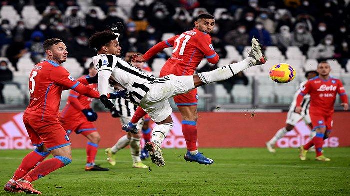 Pemain Timnas AS Mengelap Tangan ke Rompi Fotografer Piala Dunia Qatar ...