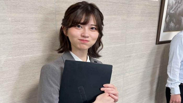 SIAPAKAH Saori Araki? Wanita Jepang Viral karena Foto Ala-ala Pegawai Kantoran - Tribunpontianak ...