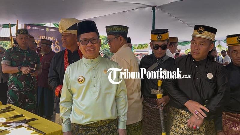 Peringati Hari Jadi ke-394 Sambas, Bupati Satono Ziarah ke Makam Sultan - Tribunpontianak.co.id
