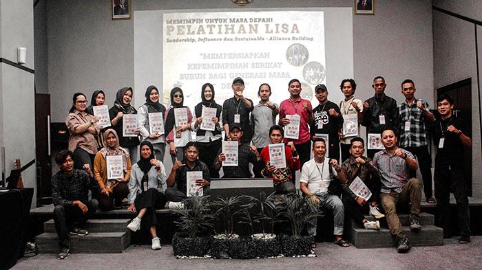 Link-AR Borneo Kenalkan Teori U untuk Wujudkan Kepemimpinan Transformatif Serikat Buruh Kebun ...