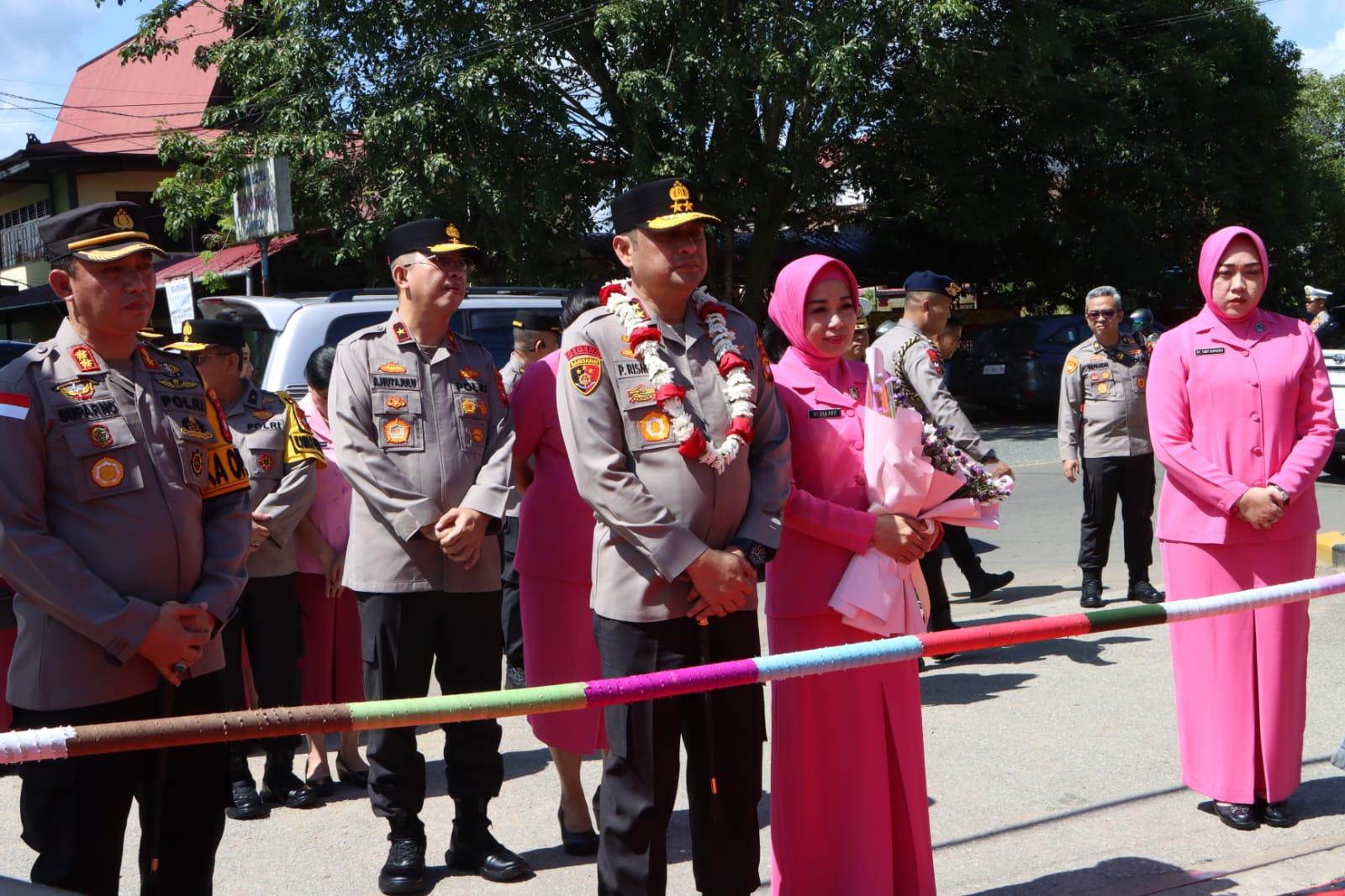 Kunjungi Polres Sanggau, Kapolda dan Rombongan Disambut dengan Ritual ...