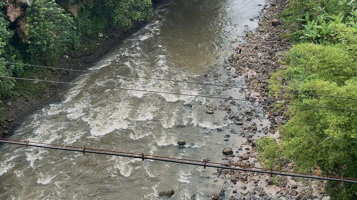 Pria Lansia Diduga Loncat dari Jembatan Cirahong, Sempat Jajan dan ...