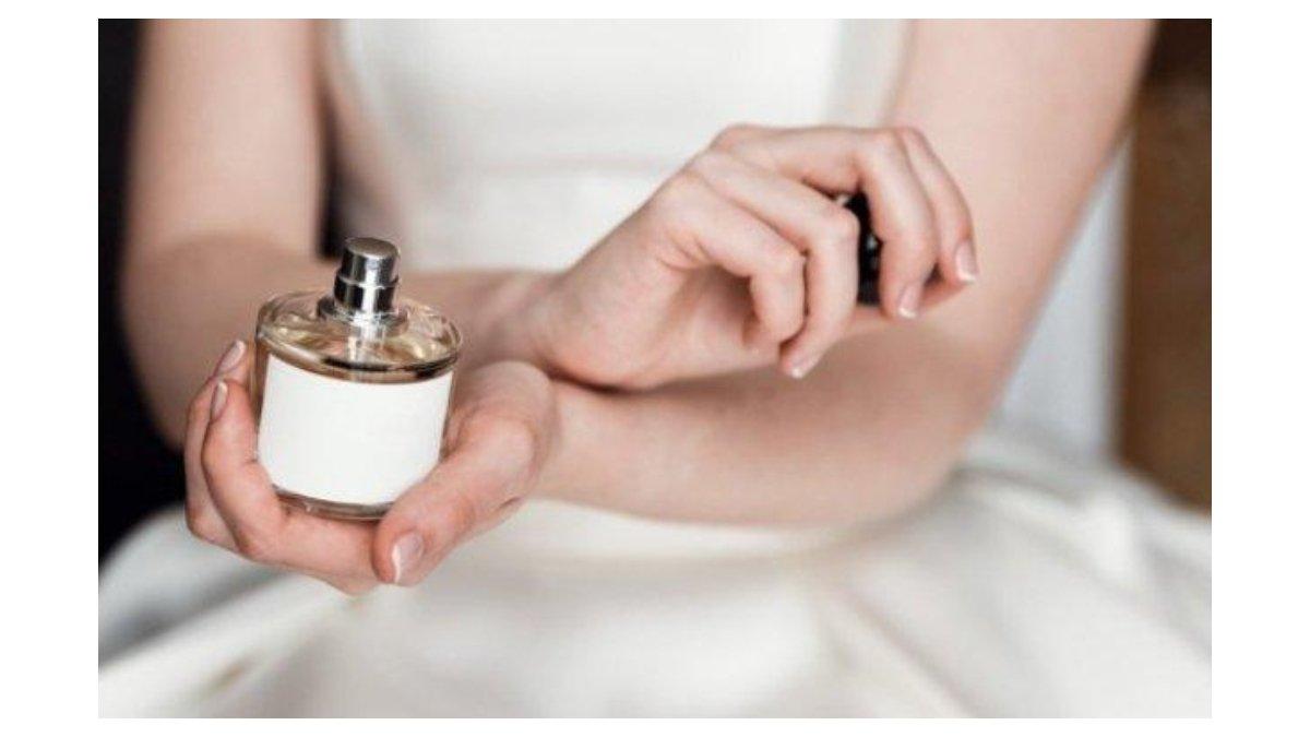 8 Tips Memakai Parfum Agar Tahan Lama dan Wangi Sepanjang Hari ...