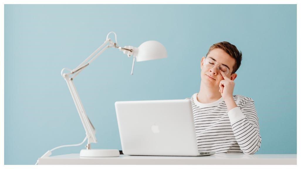 Layar Laptop Sering Bikin Mata Perih? Kenali Penyebab dan Cara ...