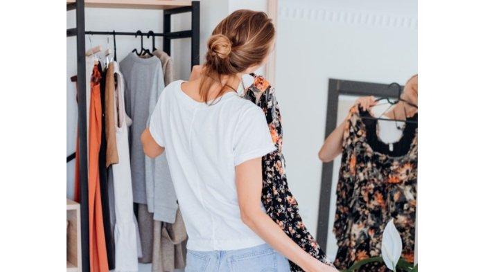 Inspirasi Outfit Serba Putih dengan Sentuhan Batik dan Tenun, Clean ...