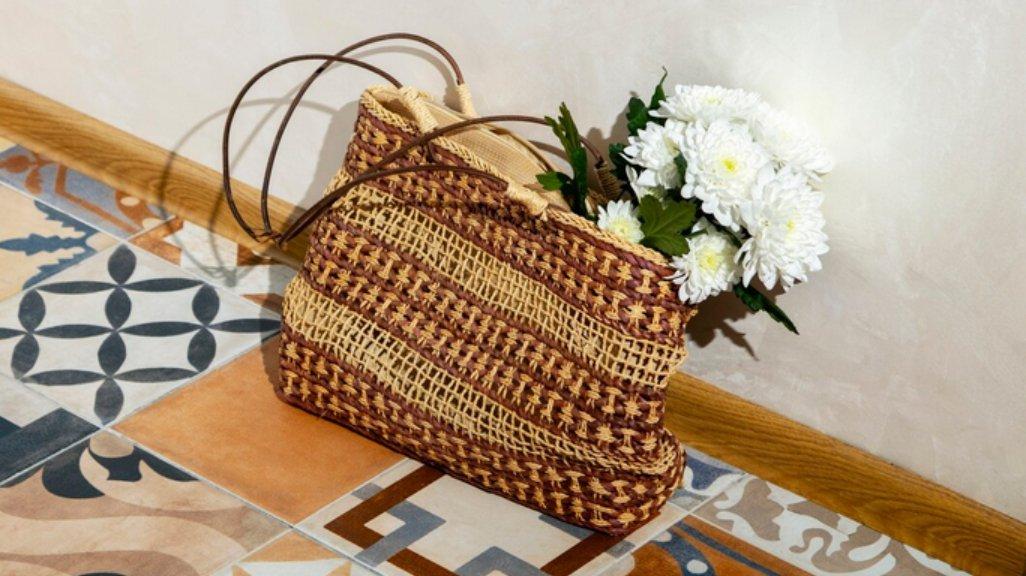 Jangan Asal-asalan, Cek Cara Membersihkan Tas Rajut yang Benar agar ...