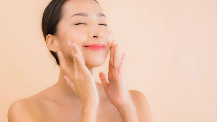 5 Tips Kulit Glowing dengan Rutinitas Sederhana, Cukup Dilakukan di ...