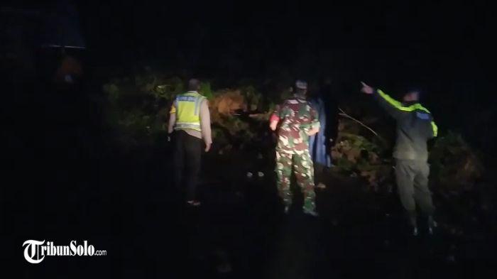 Hujan Deras Angin Kencang Picu Longsor di Karanganyar, Jalur Baru ...