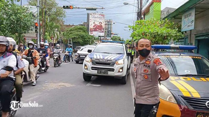 BREAKING NEWS - Ngeri! Laka Motor vs Bus di Kabangan Solo, Pemotor ...