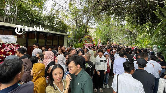 Jokowi Ulang Tahun ke-65 di Solo, Kiriman Bunga dari Mantan Paspampres ...
