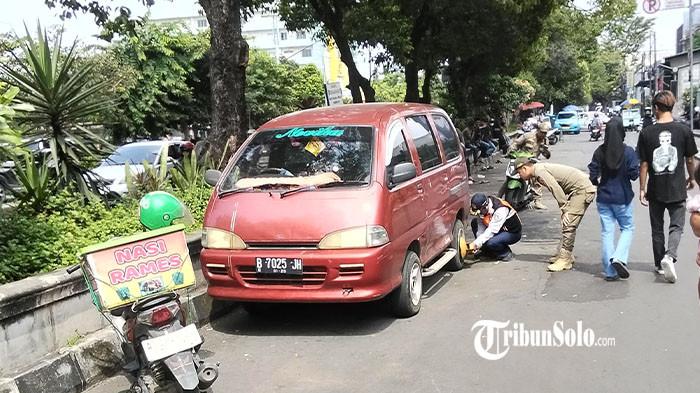 Marak Parkir Liar Saat Event Besar di Solo, Dishub Koordinasi Polisi ...