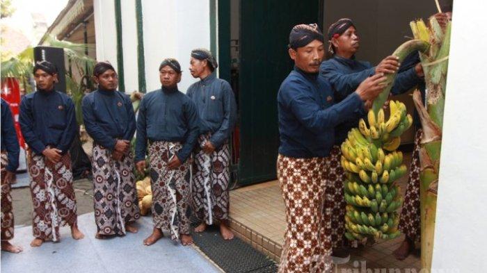 Makna Pemasangan Bleketepe dalam Pernikahan Adat di Solo, Dipercaya ...