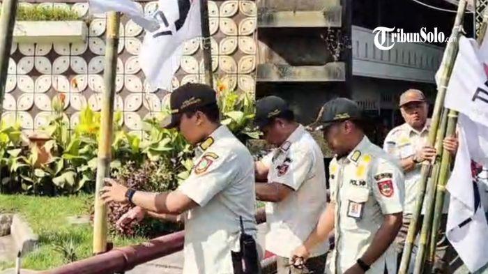 Ratusan Bendera PSI Dicopot Satpol PP Jelang Kongres di Solo, Petinggi ...