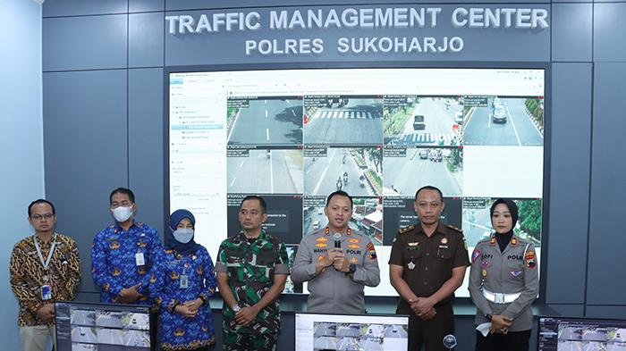 11 Kamera ETLE Statis Terpasang di Sukoharjo, Petugas Langsung Awasi ...
