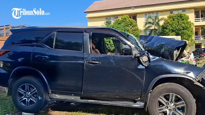 Fortuner vs Truk di Tol Sragen, Sopir Truk Sempat Kira Ban Meledak ...