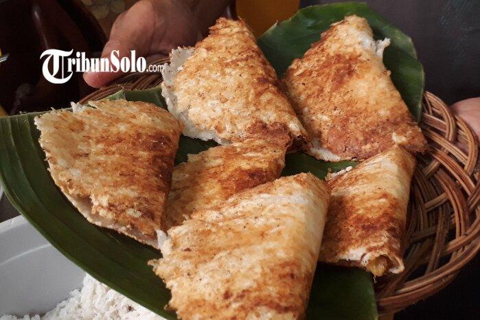 Jajanan Khas Solo Ledre Laweyan Ada Toping Pisang, Cokelat dan Keju ...