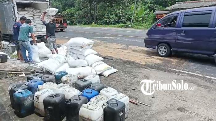 3 Fakta Truk Boks Terguling di Boyolali, Mau Antar Gandum & Minyak ke ...