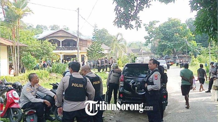 Rumah Staf Presiden NFRPB Digeledah Polisi, Ada Apa? - Tribunsorong.com