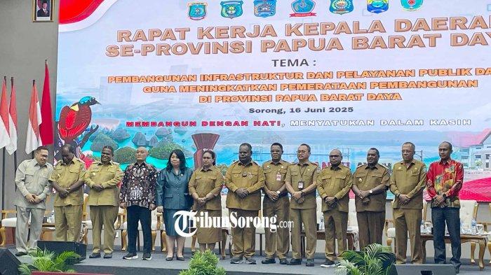 Gubernur Elisa Kambu Tegaskan 5 Prioritas Pembangunan di Raker Kepala Daerah se-Papua Barat Daya ...