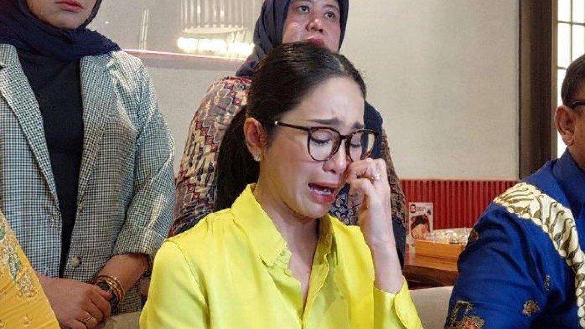 Tangis Bunga Zainal, Sudah Telan Kerugian Miliaran, Terdakwa Penipuan Cuma Divonis 2 Tahun ...