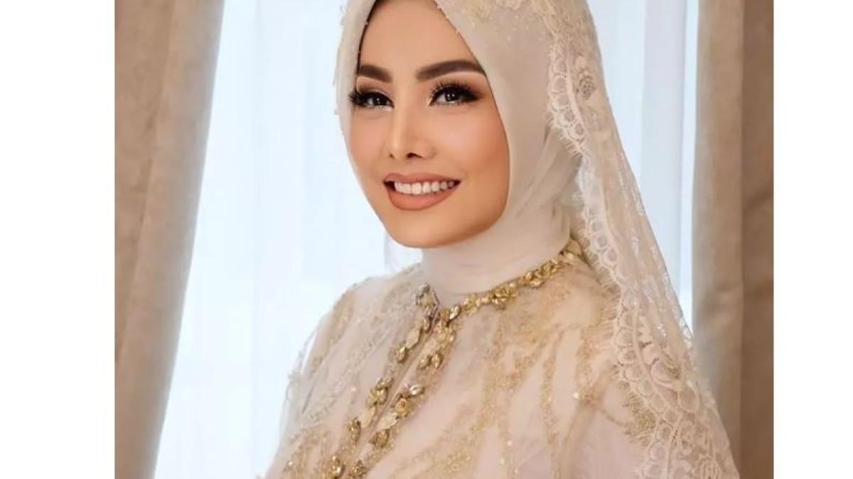 Cici Paramida Banjir Selamat Unggah Foto Pakai Baju Pengantin, Diduga ...