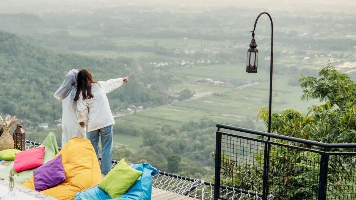 Lagi Viral! Obelix Hills Yogyakarta 2026, Destinasi Sunset Estetik di ...