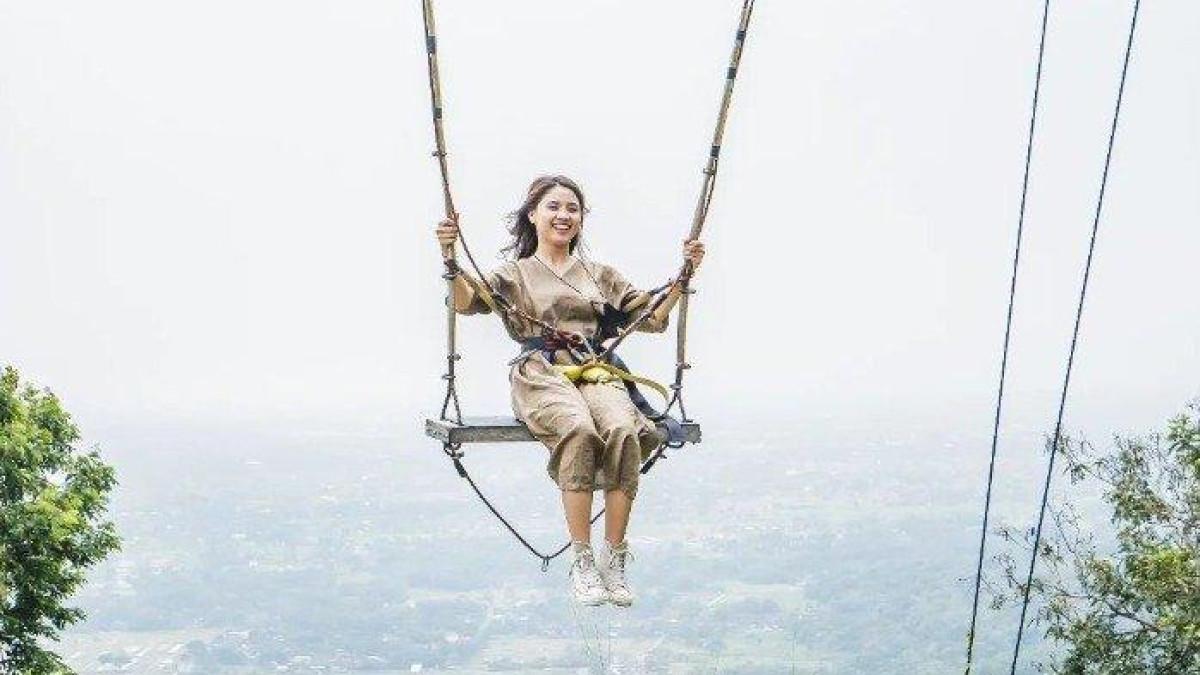 Lagi Viral! Obelix Hills Yogyakarta 2026, Destinasi Sunset Estetik di ...