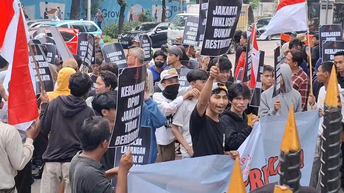 Ratusan BEM Unair Geruduk Gedung Grahadi Surabaya Jatim Rabu 17 Juni ...