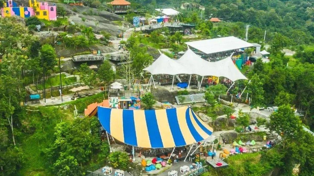 Lagi Viral! Obelix Hills Yogyakarta 2026, Destinasi Sunset Estetik di ...